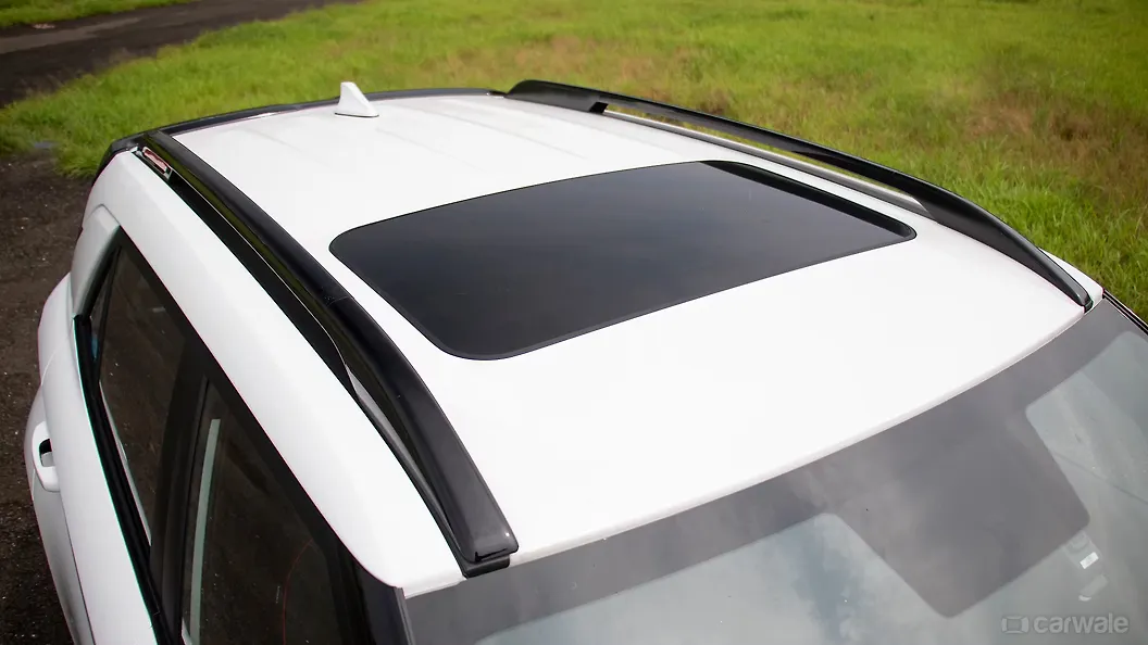 Venue N Line Car Roof Image, Venue N Line Photos in India - CarWale