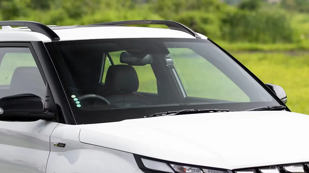 Venue N Line Front Badge Image, Venue N Line Photos in India - CarWale