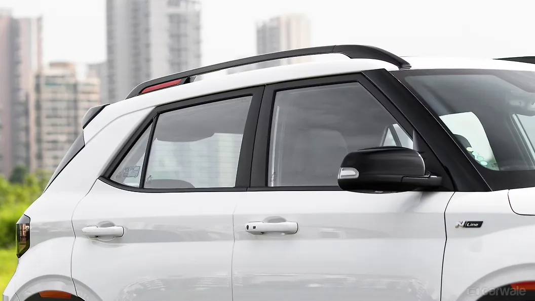 Venue N Line Side Glass Housing Image, Venue N Line Photos in India ...