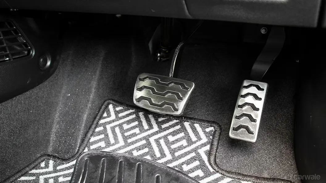 Venue N Line Pedals/Foot Controls Image, Venue N Line Photos in India ...