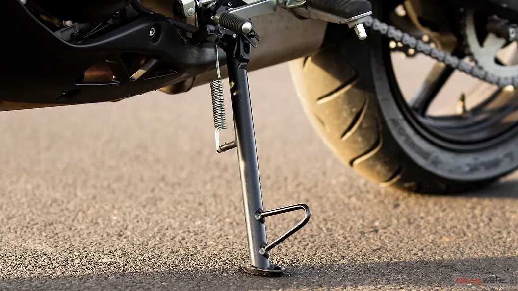 Kawasaki Versys 650 [2020-2021] Pillion Footrest Image – BikeWale