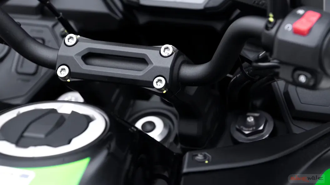 Kawasaki Versys 650 Bar End weight Image – BikeWale