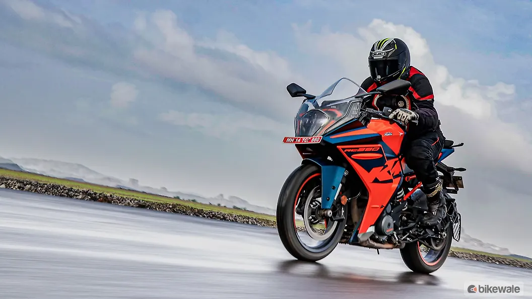KTM RC 390 Left Front Three Quarter Image – BikeWale
