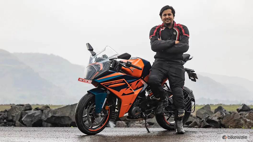 KTM RC 390 Right Front Three Quarter Image – BikeWale