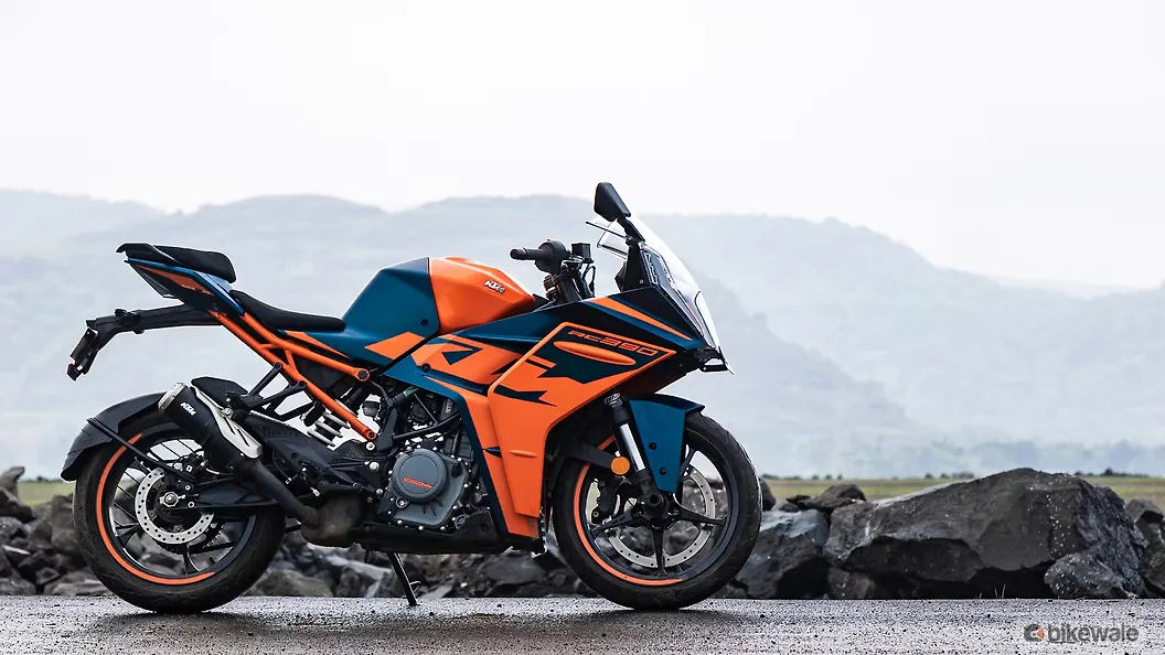 KTM RC 390 Right Front Three Quarter Image – BikeWale