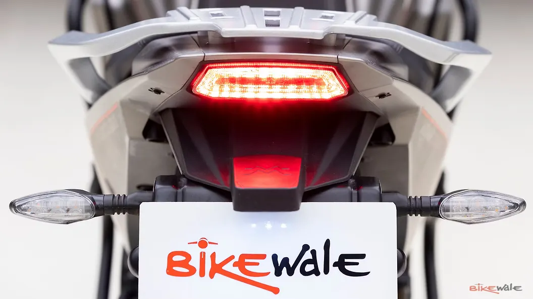 Moto Morini X-Cape Grab Rail Image – BikeWale