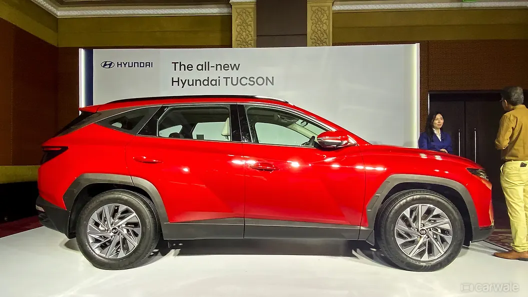 Tucson Right Side View Image, Tucson Photos in India - CarWale