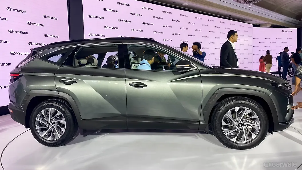 Tucson Right Side View Image, Tucson Photos in India - CarWale