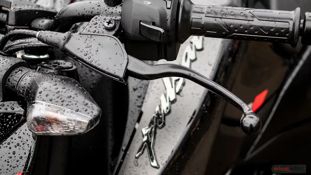 Bajaj Pulsar N160 Rider Footpeg Image – BikeWale