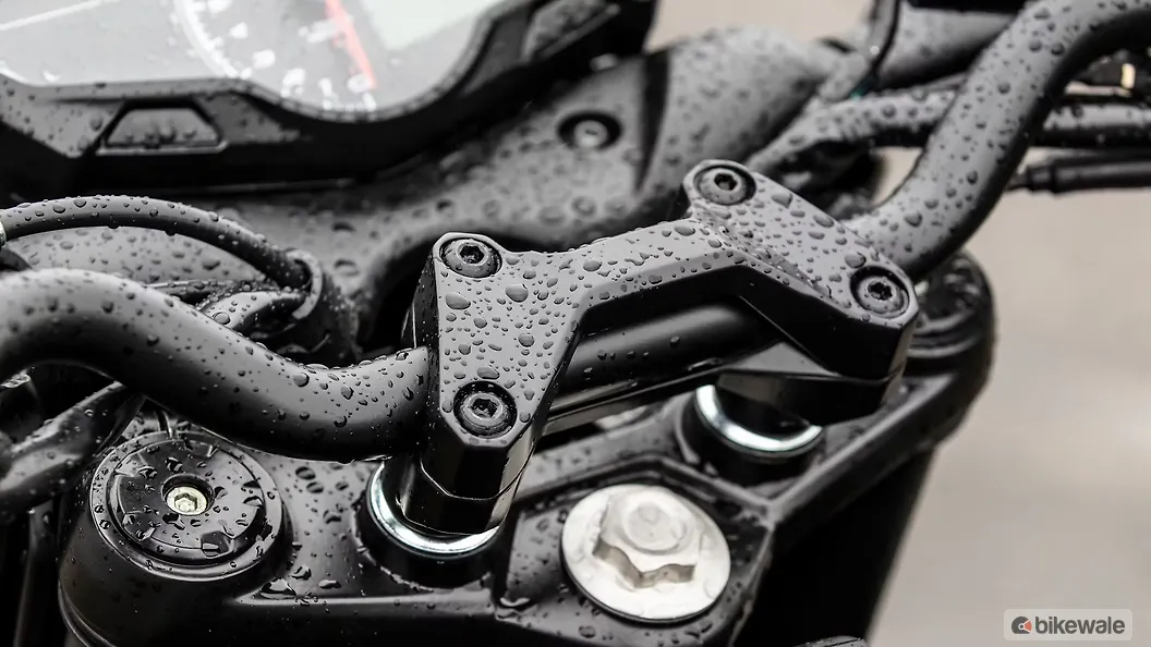 Bajaj Pulsar N160 Handlebar Clamp Image – BikeWale