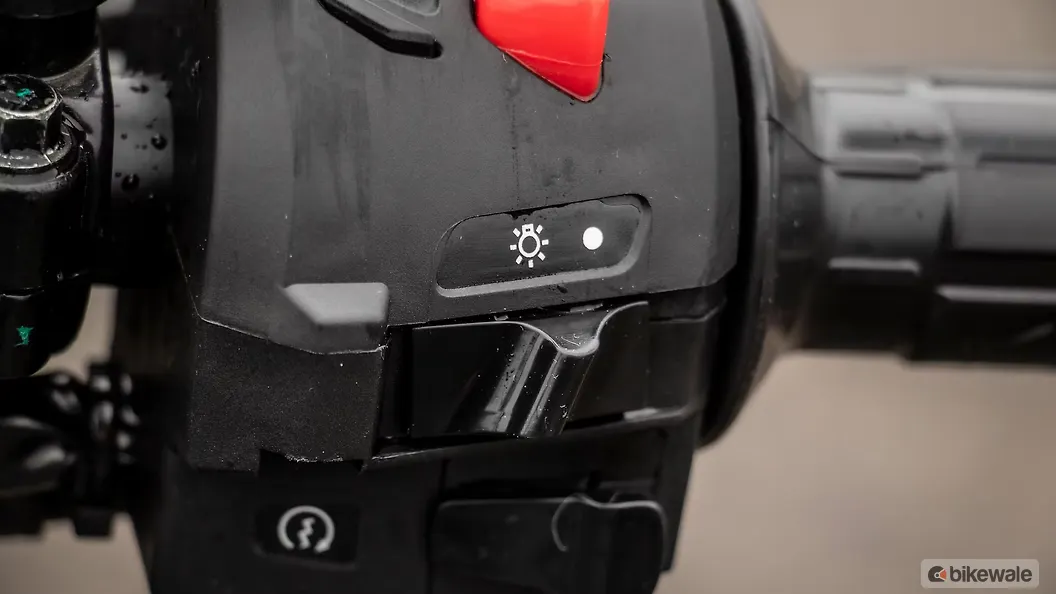 Bajaj Pulsar N160 Head Light On/Off Switch Image – BikeWale