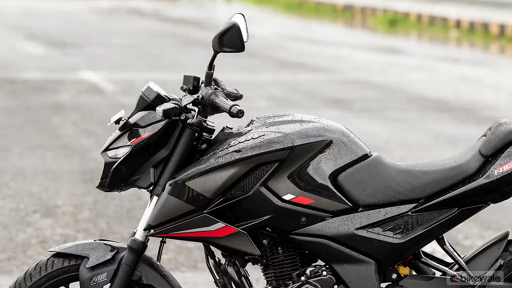 Bajaj Pulsar N160 Left Side View Image – BikeWale