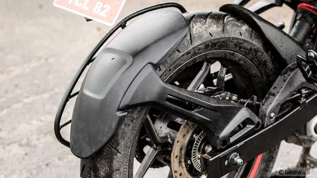 Bajaj Pulsar N160 Handlebar Clamp Image – BikeWale