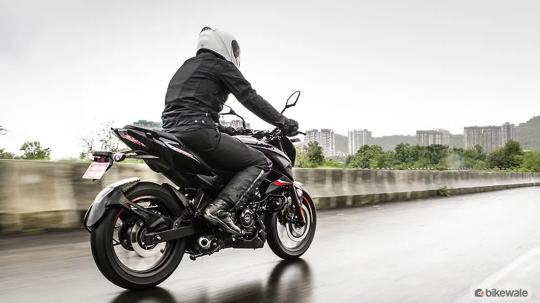 Bajaj Pulsar N160 Rear View Image – BikeWale