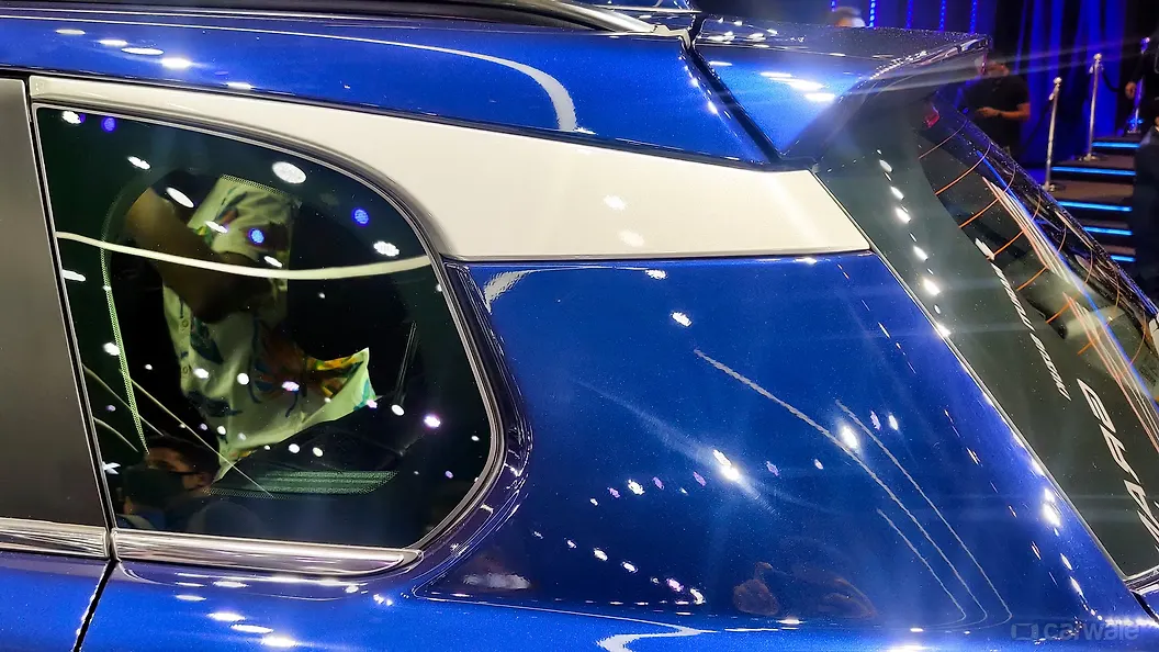 Grand Vitara Rear Spoiler Image, Grand Vitara Photos in India - CarWale