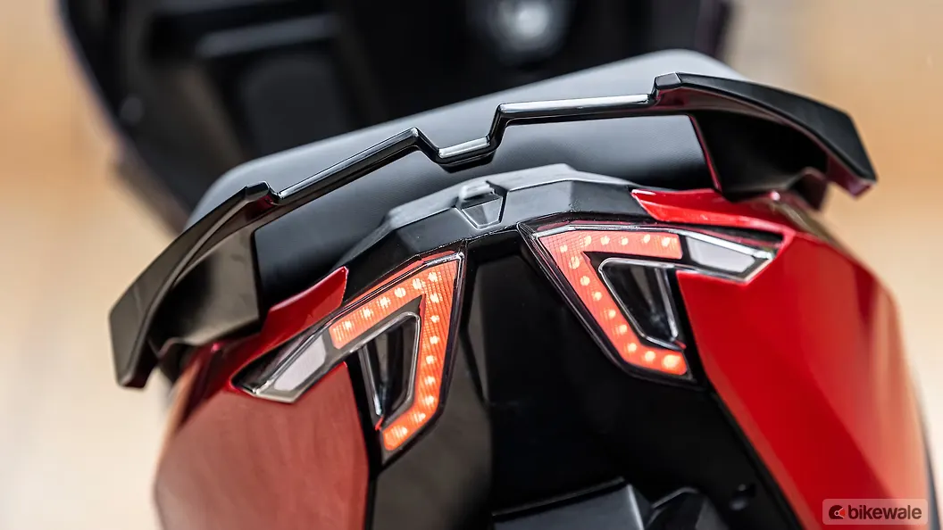 Simple Energy One Grab Rail Image – BikeWale