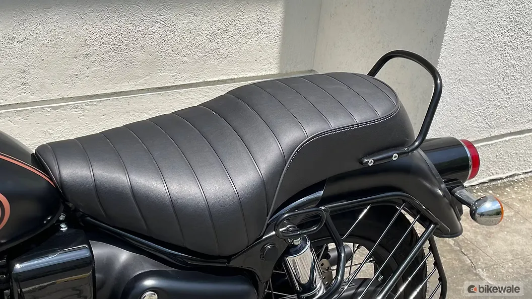 Royal Enfield Bullet 350 Grab Rail Image – BikeWale