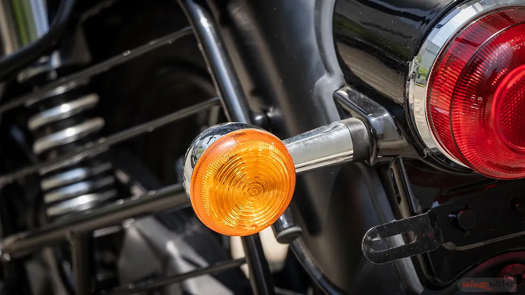 Royal Enfield Bullet 350 Rear Turn Indicators Image – BikeWale
