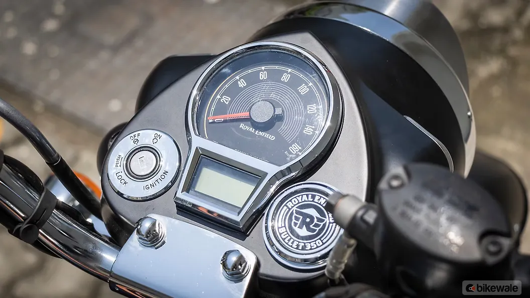 Royal Enfield Bullet 350 USB Charging Port Image – BikeWale