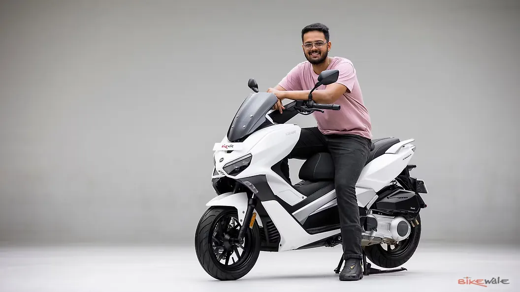 Keeway Vieste 300 Right Side View Image – BikeWale