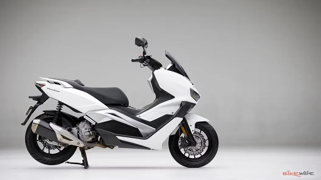 Keeway Vieste 300 Right Rear Three Quarter Image – BikeWale