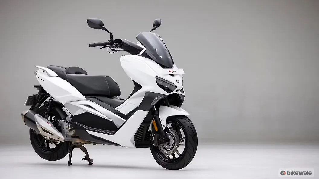 Keeway Vieste 300 Right Side View Image – BikeWale