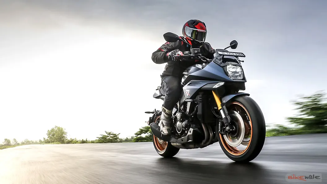 Suzuki Katana Right Front Three Quarter Image – BikeWale