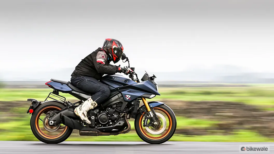 Suzuki Katana Right Front Three Quarter Image – BikeWale