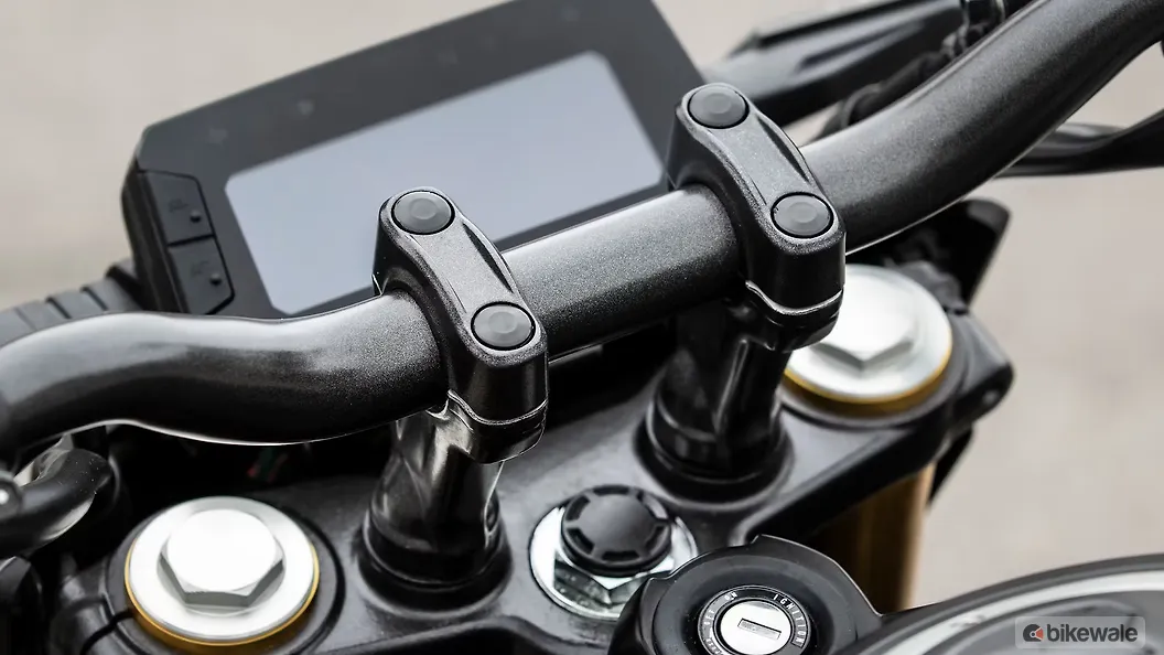 Honda CB300F Handlebar Clamp Image – BikeWale