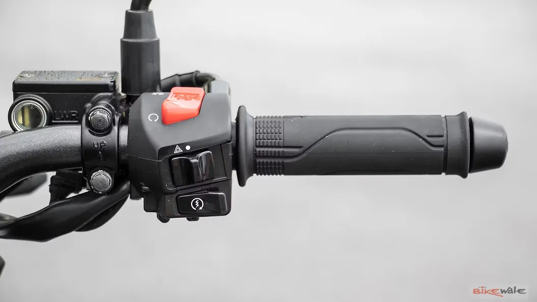 Honda CB300F Handle Bar Image – BikeWale