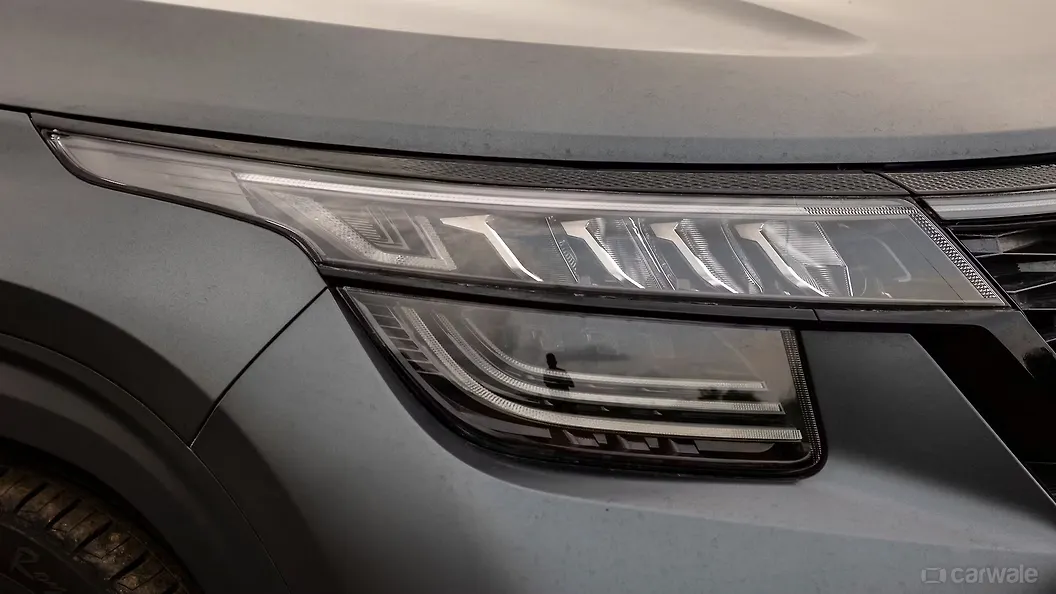 Seltos Headlight Image, Seltos Photos in India - CarWale
