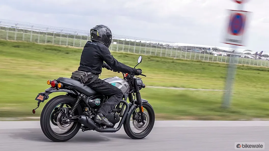 Royal Enfield Hunter 350 [2024] Right Side View Image – BikeWale