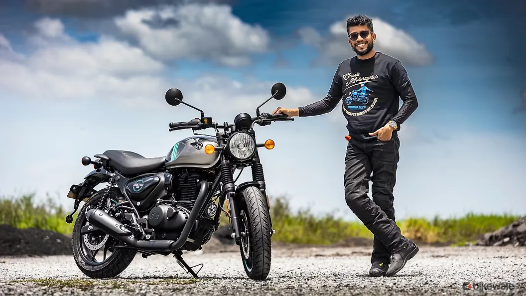 Royal Enfield Hunter 350 Rear Reflex Reflector Image – BikeWale