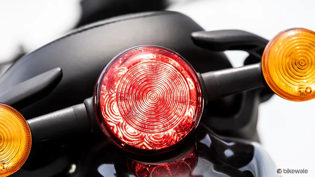 Royal Enfield Hunter 350 [2024] Tail Light Image – BikeWale