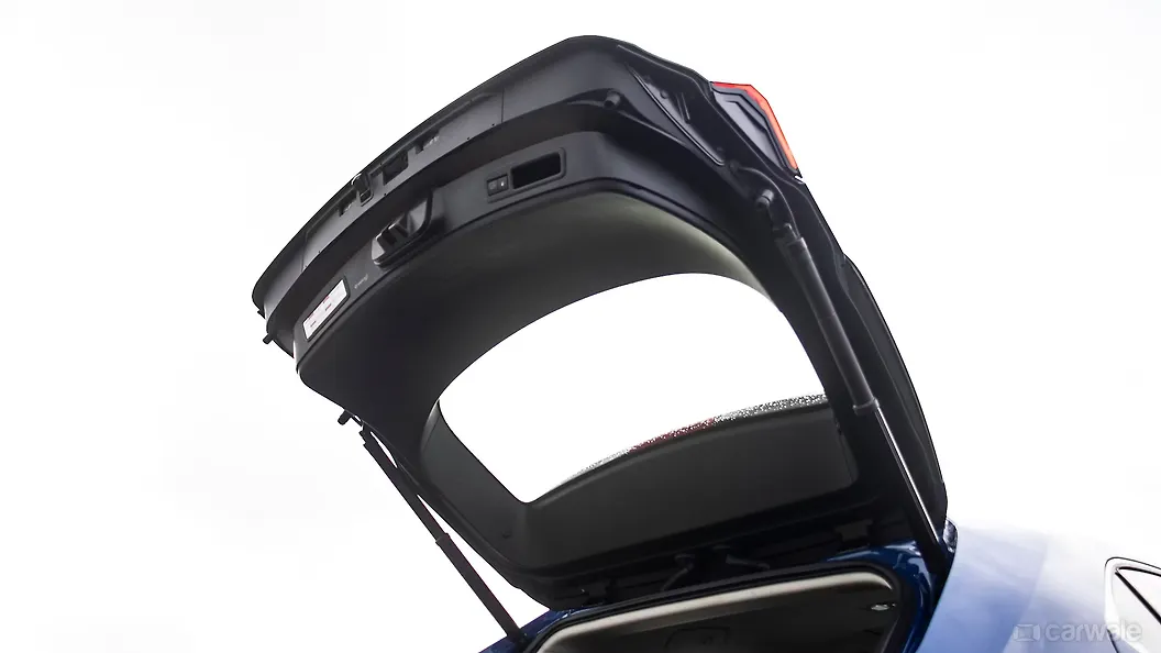 UX 300e Open Boot/Trunk Image, UX 300e Photos in India - CarWale