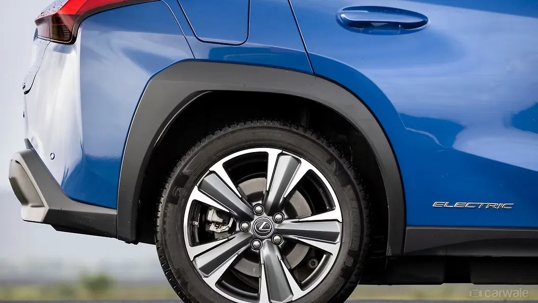 UX 300e Rear Fender Image, UX 300e Photos in India - CarWale