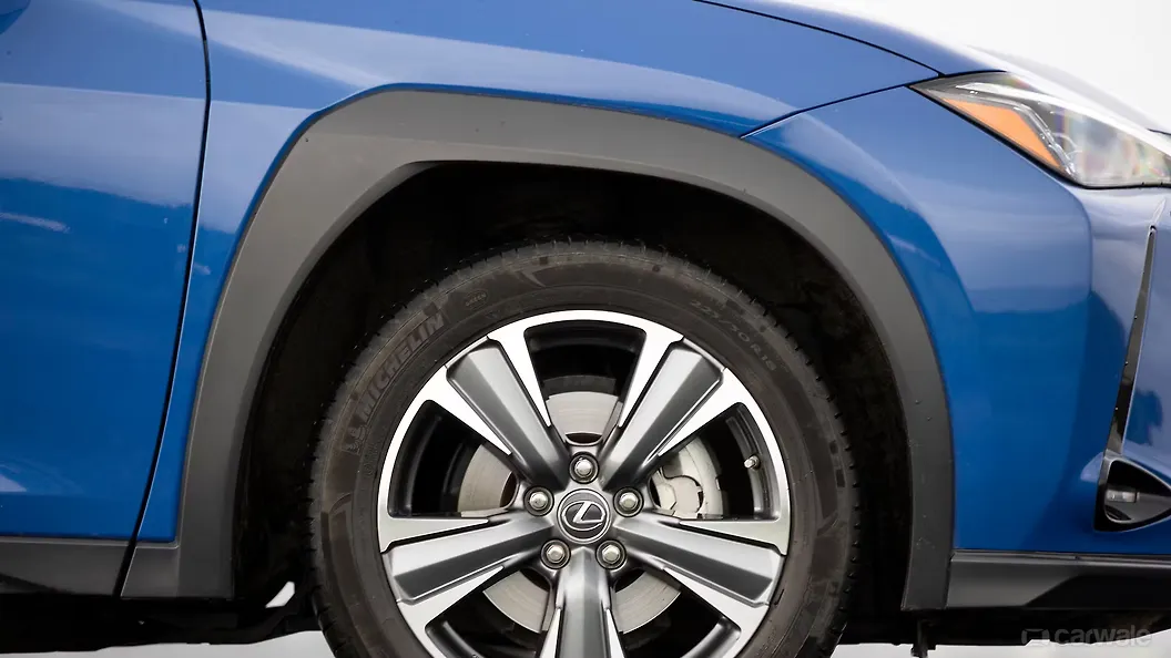 UX 300e Wheel Image, UX 300e Photos in India - CarWale