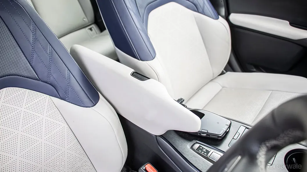 UX 300e Front Centre Arm Rest Image, UX 300e Photos in India - CarWale