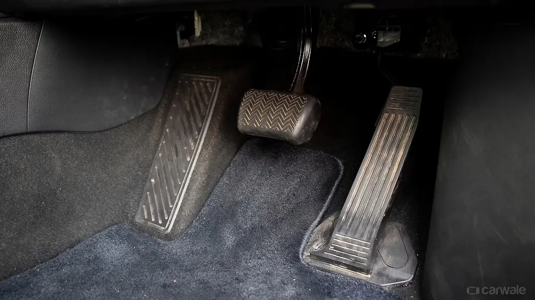 UX 300e Pedals/Foot Controls Image, UX 300e Photos in India - CarWale
