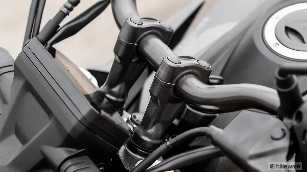 Honda CB300F Handlebar Image – BikeWale