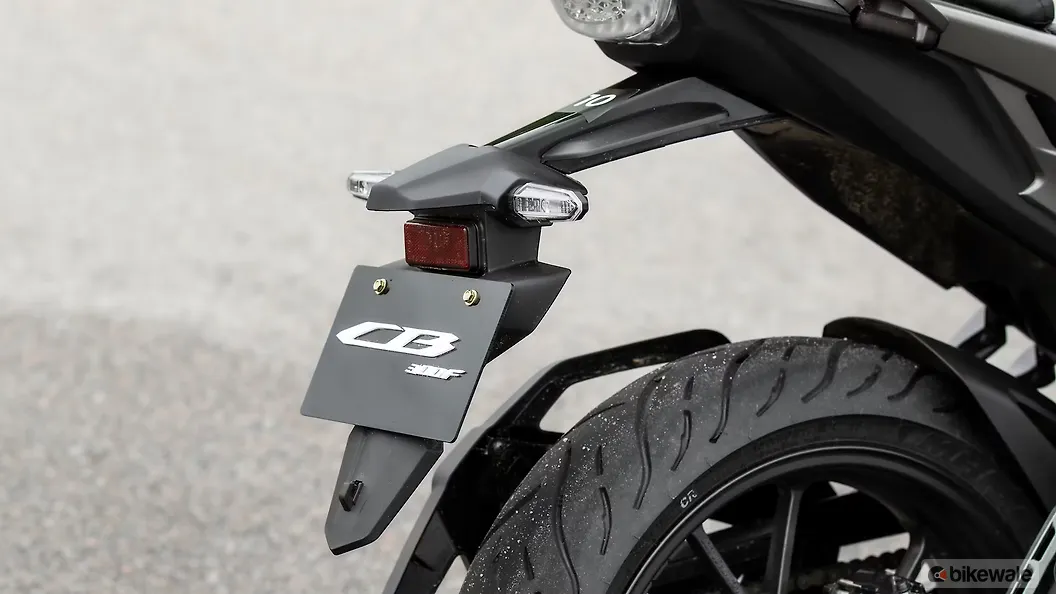 Honda CB300F Rear Turn Indicators Image – BikeWale