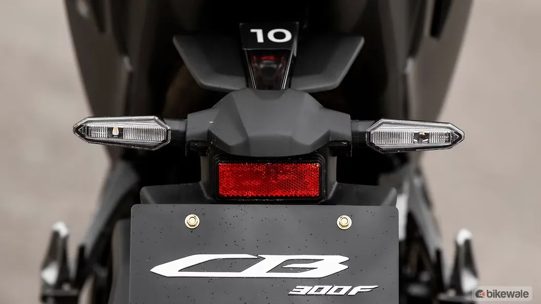 Honda CB300F Rear Turn Indicators Image – BikeWale