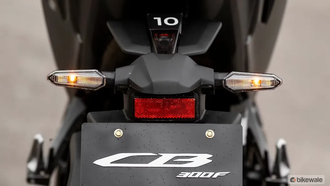 Honda CB300F Rear Turn Indicators Image – BikeWale