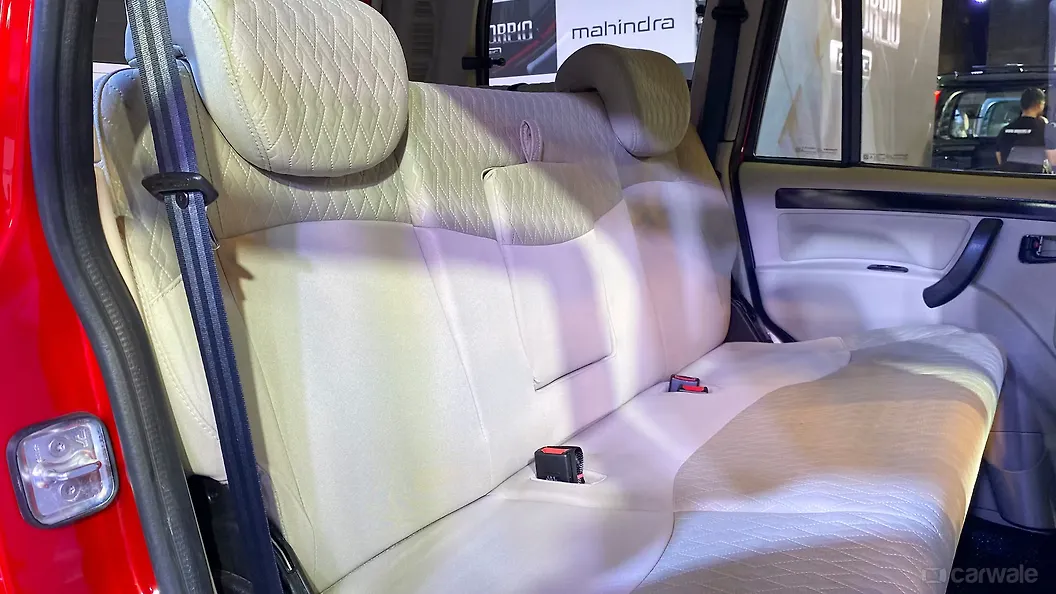 Scorpio Second Row Seats Image, Scorpio Photos in India - CarWale