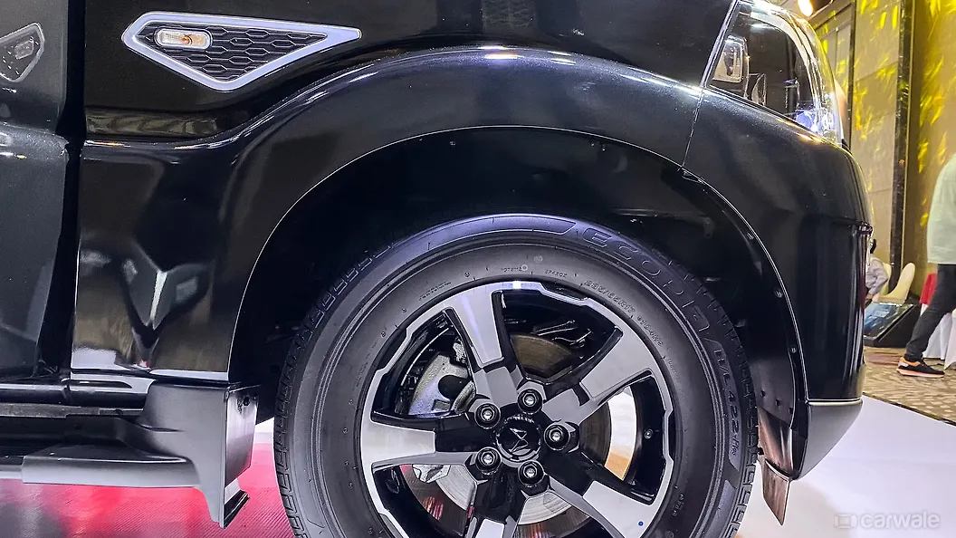 Scorpio Wheel Image, Scorpio Photos in India - CarWale