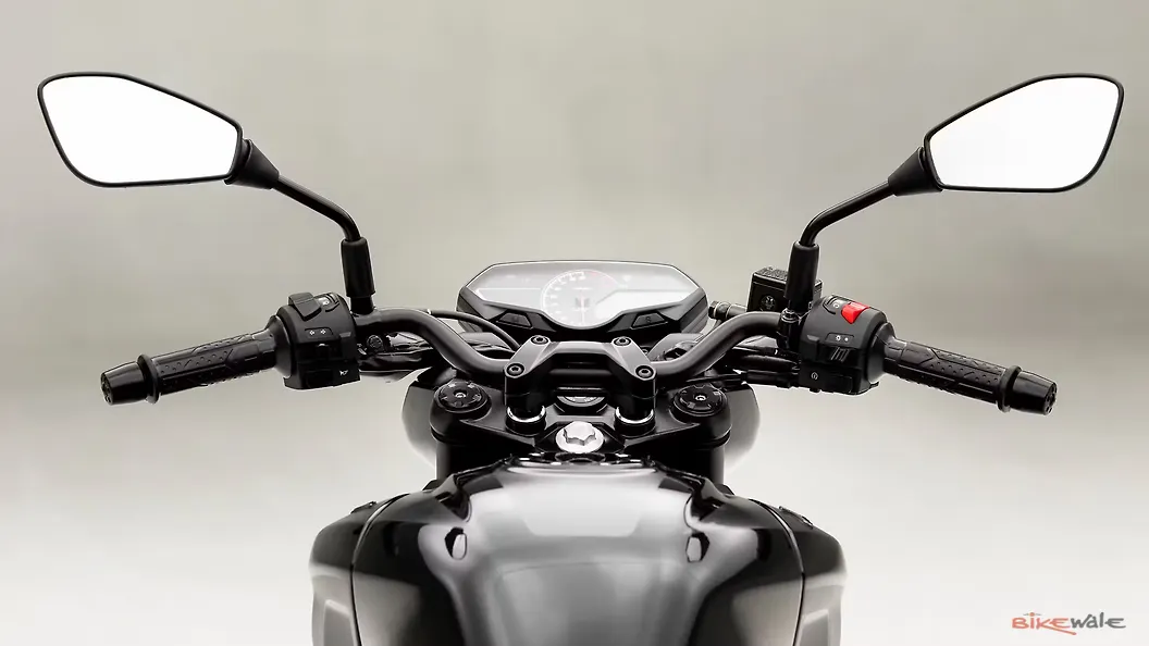 Bajaj Pulsar N160 USB Port Image – BikeWale