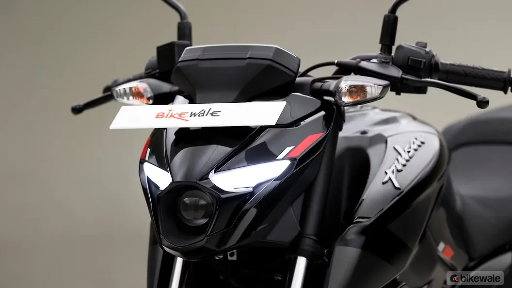 Bajaj Pulsar N160 Front Turn Indicators Image – BikeWale