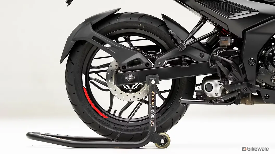 Bajaj Pulsar N160 Rear Wheel Image – BikeWale