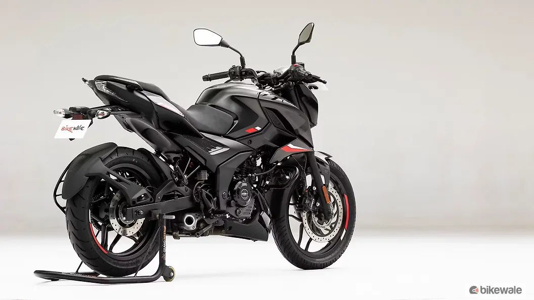 Bajaj Pulsar N160 Right Front Three Quarter Image – BikeWale