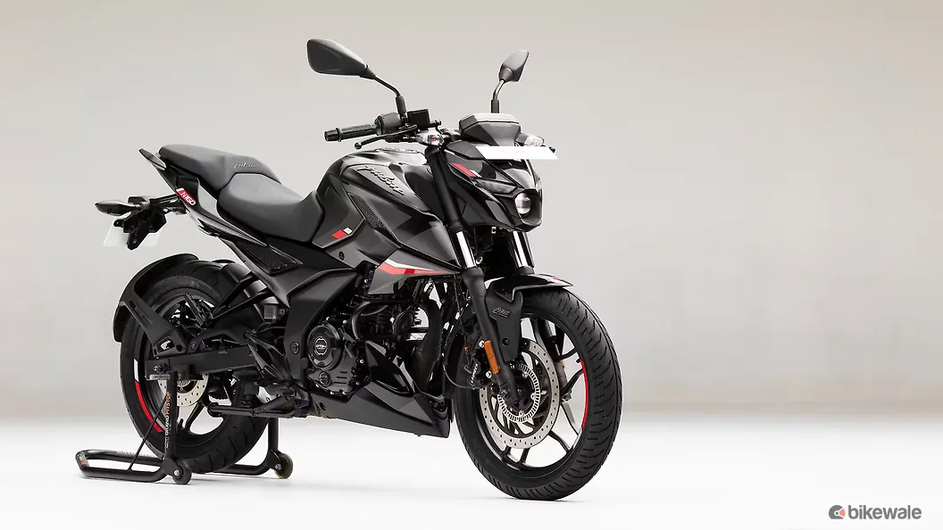 Bajaj Pulsar N160 Right Front Three Quarter Image – BikeWale
